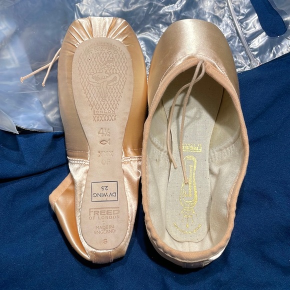 Freed Of London | Shoes | Freed 4 2 Xxx Fish Maker Of Dv Wing 25 Pointe ...